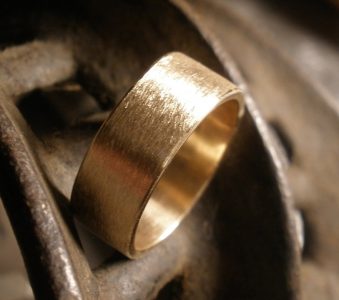 The Types Of Wedding And Engagement Band Finishes - A Quick Guide