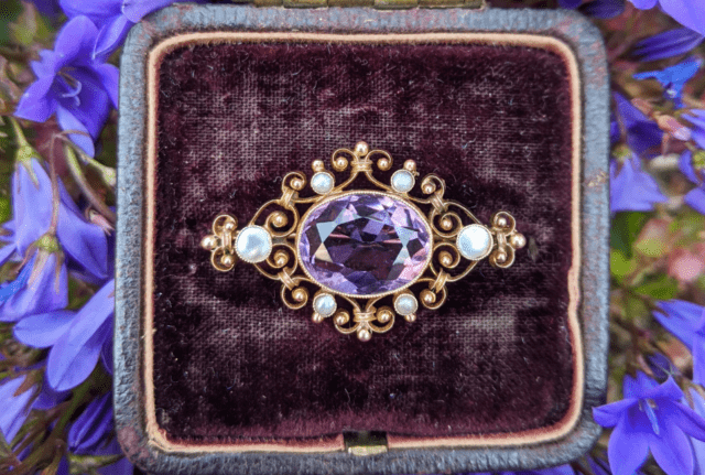 Uniquely Pretty Brooches for the Mother of the Bride