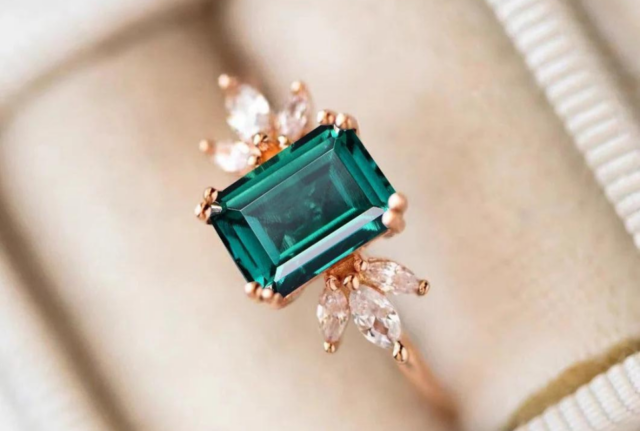 Emerald Cut Diamond Engagement And Wedding Ring Designs